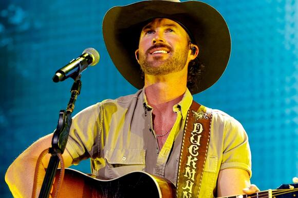 WATCH: Riley Green's Stagecoach Set Got Scrapped — But Lainey Wilson to ...