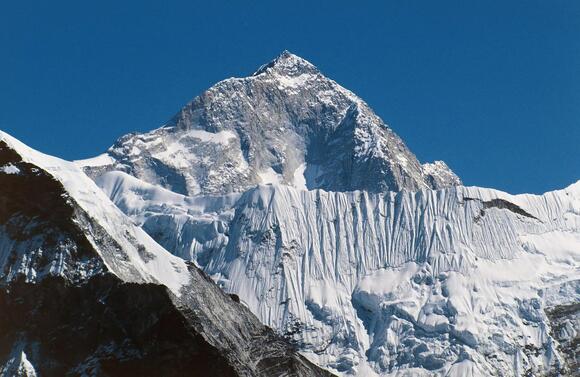 American Woman Mountaineer Killed in Avalanche During Descent of Mount ...