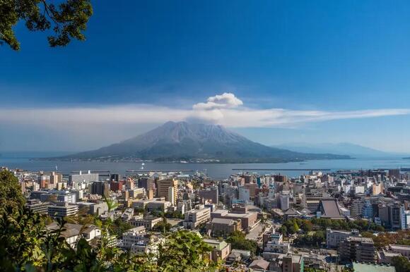 Tsunami Warning Issued And Evacuations Ordered After Huge 6 9 Magnitude
