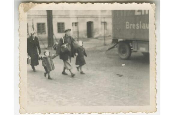 Secret photos of Jews being deported by Nazi Germany during the ...