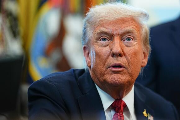 The Internet Can't Stop Talking About This Photo Of Donald Trump That ...