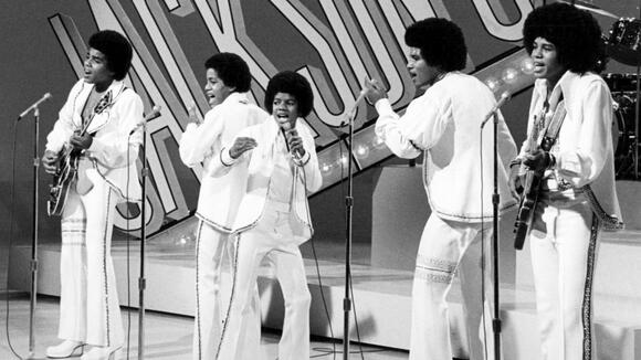 When Michael Jackson's skin color changed before the world's eyes, it ...