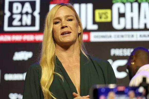 Holly Holm Recalls Bizarre Referee Encounter Before Controversial Loss ...
