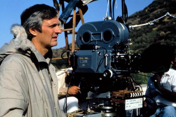 Beloved ‘MASH’ Star Alan Alda Reveals 19 Behind-the-Scenes Secrets That ...