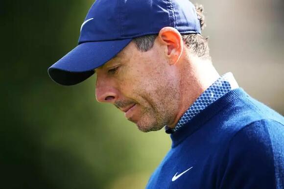 Golf Fans Left Angry as Rory McIlroy Slams Club After Disastrous Shot ...