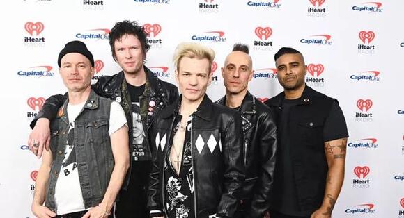 Watch Sum 41 Take The Stage For 'One Of The Last Times' They'll Ever Play