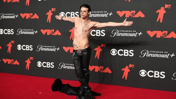 Yungblud Wore Iggy Pop’s Pants and Ozzy Osbourne’s Necklace at 2025 ...