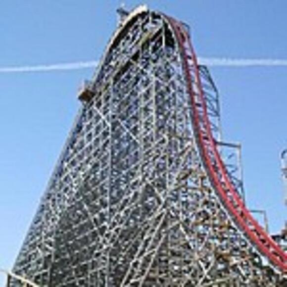 Wonder Woman Golden Lasso Coaster Halts Before Drop At Fiesta Tex ...