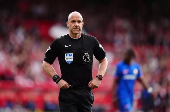 Chelsea vs Liverpool referee considered quitting after terrifying ...
