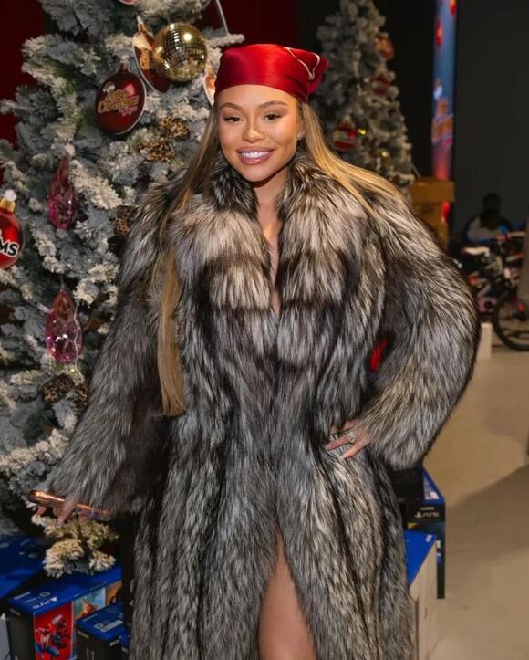 Fa La Laaawd! A Gallery Of Santa’s Favorites, Holly Jolly Hotties ...