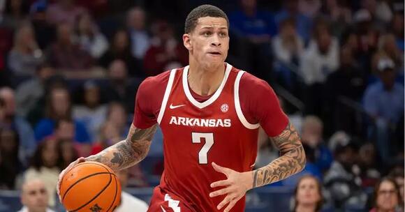 Trevon Brazile injury update: Arkansas big man taken to locker room ...