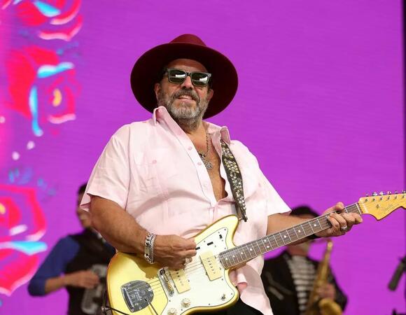 These 36 Country Singers Have Battled Cancer - NewsBreak