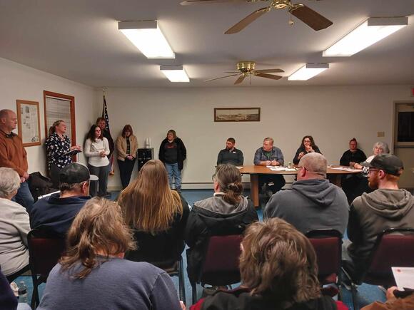 Dozens hear plans, raise concerns about water extraction plant proposed ...