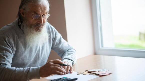 How much the average middle‑class retiree really spends each month at ...