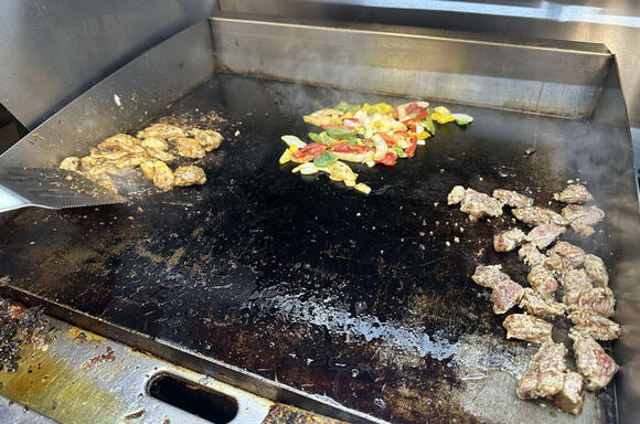 Downtown restaurant fires up the summertime bar and grill in former KC ...