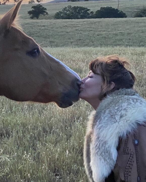 ‘Weird Science’ Star Kelly LeBrock Shares Rare Update After Leaving ...
