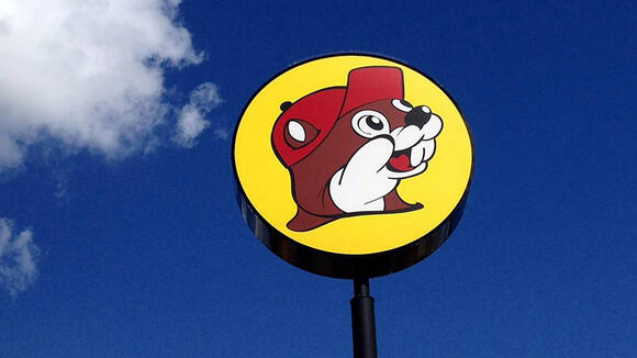 Florida Man Goes Viral After Buc-ee's Gas Pump Meltdown - NewsBreak