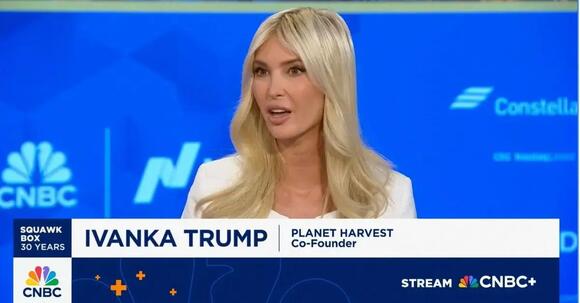 Trump Pleads With Woman to 'Turn Around for the Camera' and Claims She ...