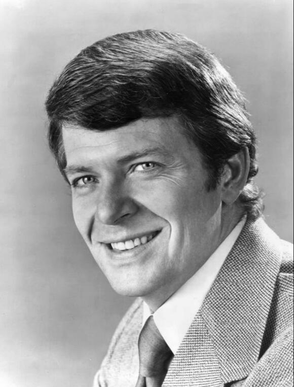 Gay 'Brady' TV Dad Robert Reed, Who Died From AIDS, Once Played Transgender Role On 'Medical ...