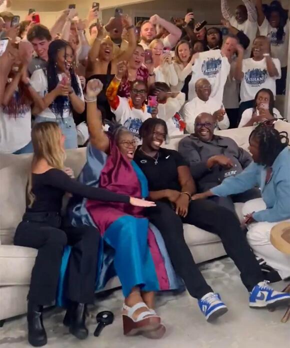 Olu Fashanu’s girlfriend had trouble embracing him after Jets’ pick in ...