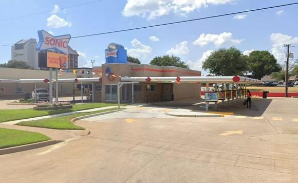 California-Born Hot Chicken, Angry Chickz, Is Headed to Texas - NewsBreak