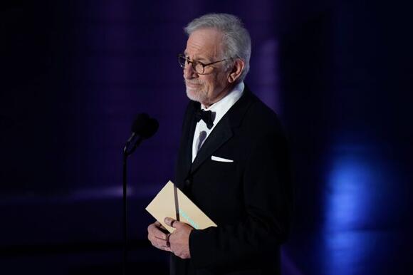 Cyndi Lauper Wants to Apologize to Steven Spielberg 40 Years After ...