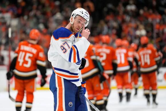 Oilers need some new players after early playoff ouster, GM Stan Bowman ...