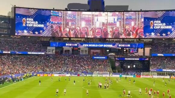 European Man’s Reaction To Seeing American Cheerleaders At A World Cup ...