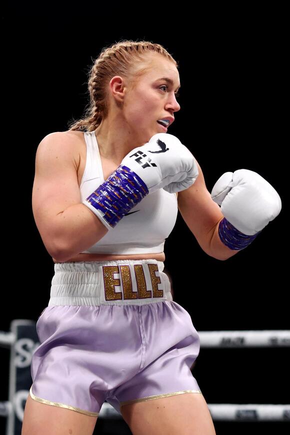 Elle Brooke: 'Influencer boxers like me and Jake Paul are pioneers'
