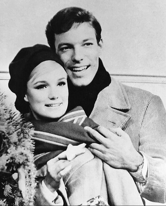 The Once-Secret Gay Life Of Richard Chamberlain, Who Played It Straight ...