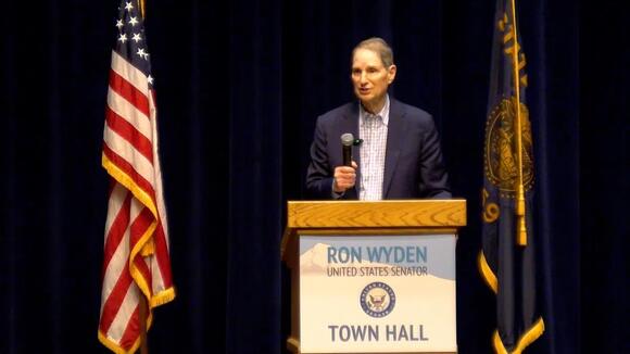 Senator Wyden to hold Prineville town hall on swing through Central ...