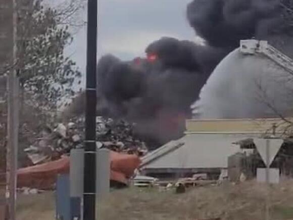 Fire at scrap metal recycling business near Marinette - NewsBreak