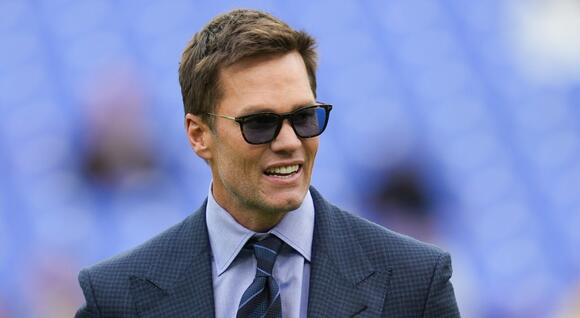 Eagle-Eyed Fans Noticed Tom Brady’s Odd Nervous Twitch On The Field ...