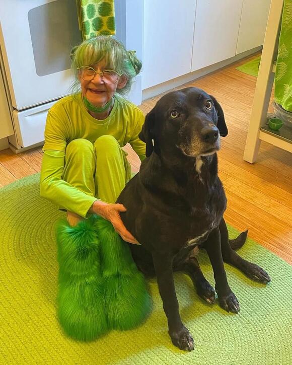 Meet the Green Lady of Brooklyn — who lives her life in one color ...
