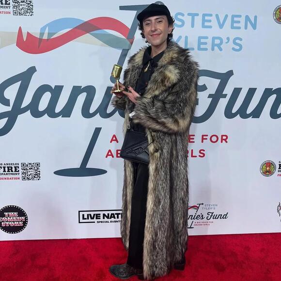 Linkin Park singer Chester Bennington’s child Draven reveals they are ...