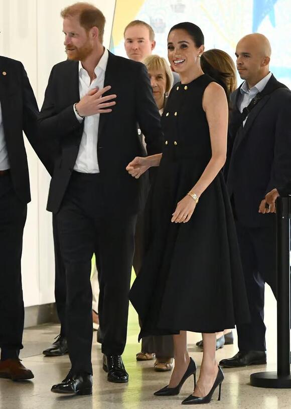 Meghan Markle Called 'Insensitive' For Wearing Pricey Outfit & Jewelry ...