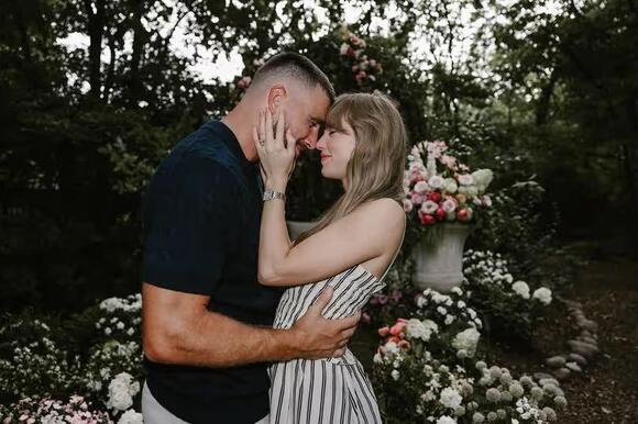 Taylor Swift 'secretly records love song for Travis Kelce and will ...