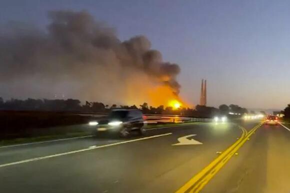 Fire erupts at Tesla battery storage plant as residents told 'close all ...