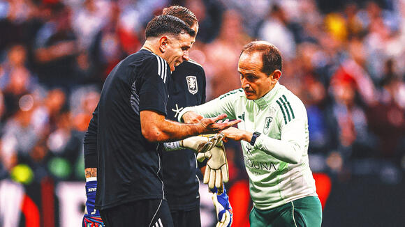 Argentina's Emi Martinez Breaks Finger, Could Miss Friendlies Before ...