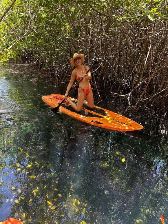 Brie Larson flaunts toned figure in orange bikini during Mexican ...