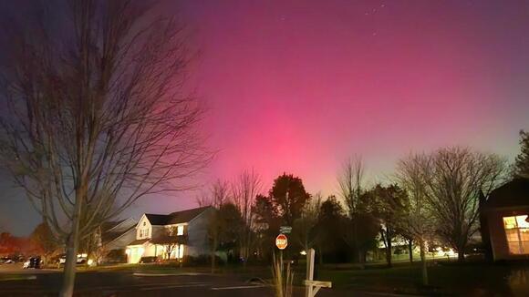 Northern lights dazzle Chicago area night sky amid strong solar storms ...