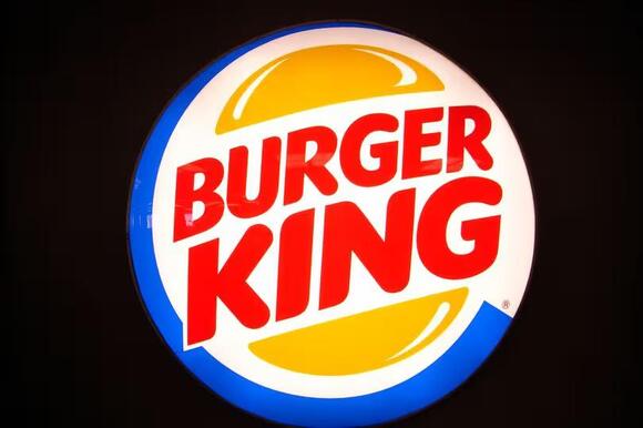 Burger King fight explodes after workers show up late as gun is flashed ...