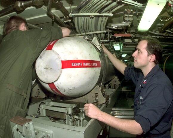 A rare glimpse inside life on a military submarine and what it's like ...