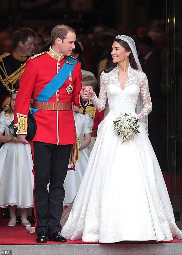 Lip reader reveals touching comment Prince William whispered to Kate ...
