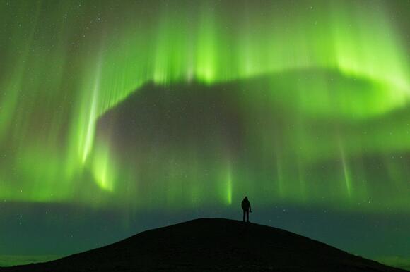 Storm of ‘electrons’ caused rare ‘polar rain’ aurora seen from Earth ...