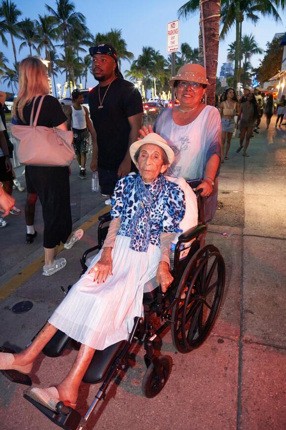 Miami Beach merchants say spring break crackdown on rowdy revelers ...