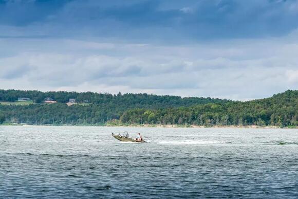Arkansas’ Cleanest and Deepest Lake is Also Home to a Sunken Town ...
