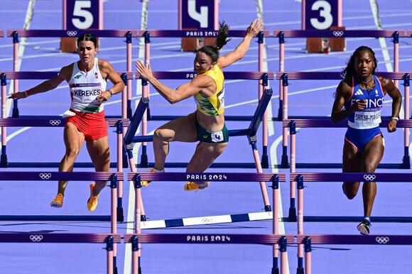 ‘Jiggling’ track star Michelle Jenneke ran Olympic hurdles with ...