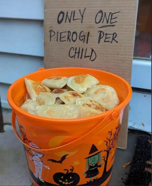20 Halloween Signs That Deserve a Candy Reward for Effort Alone - NewsBreak