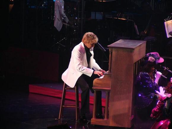 Barry Manilow's Net Worth in 2025: Musical Genius and Financial Icon ...